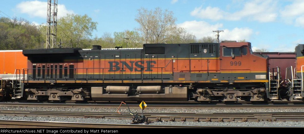 BNSF 999